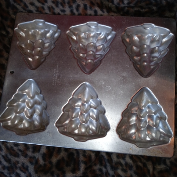 Wilton | Kitchen | Wilton 984 Silver Metal 6 Piece Christmas Tree Pan ...